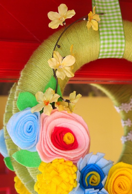 Easy DIY Spring Wreath With Felt Flowers