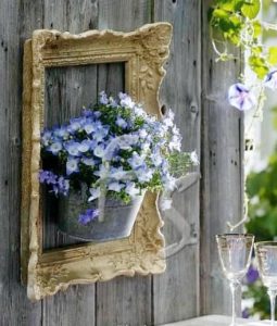 10 Creative Repurposed Picture Frame Ideas
