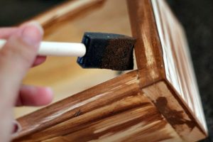 DIY Rustic Planter Box- Make an Easy and Inexpensive DIY Flower Box!